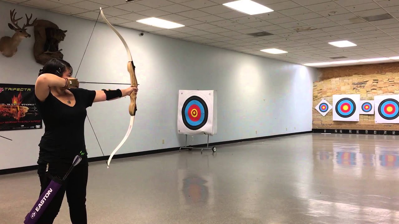 Lindsay at Riverside Archery - YouTube