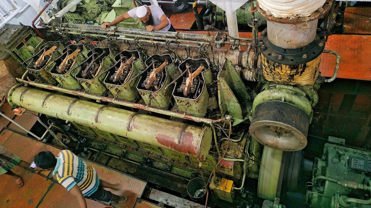 কুয়াকাটা ২ এর ইঞ্জিন এর চালিয়ে পরীক্ষা করা হচ্ছে / MV Kuakata 2 ...