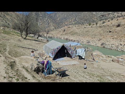 The challenging life of a nomadic mother with three children, struggling to survive and build a home