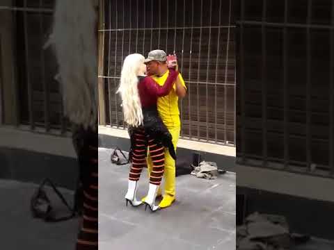 Kukla ile muhteşem dans