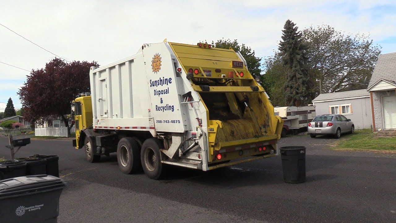 Growling Pete 310 Heil Formula 5000 Rear Loader - YouTube