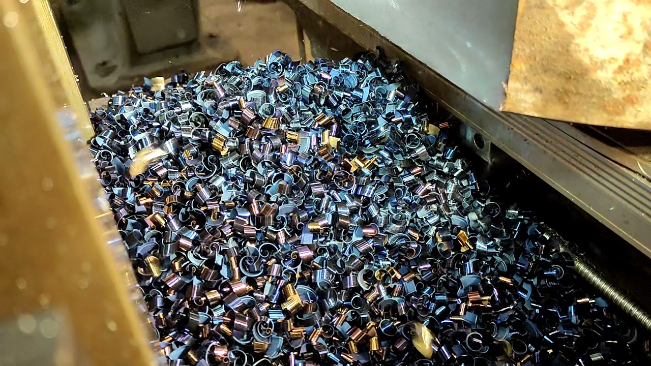 Milling Steel with good chips in slowmotion - 100mm facemill on a old ...