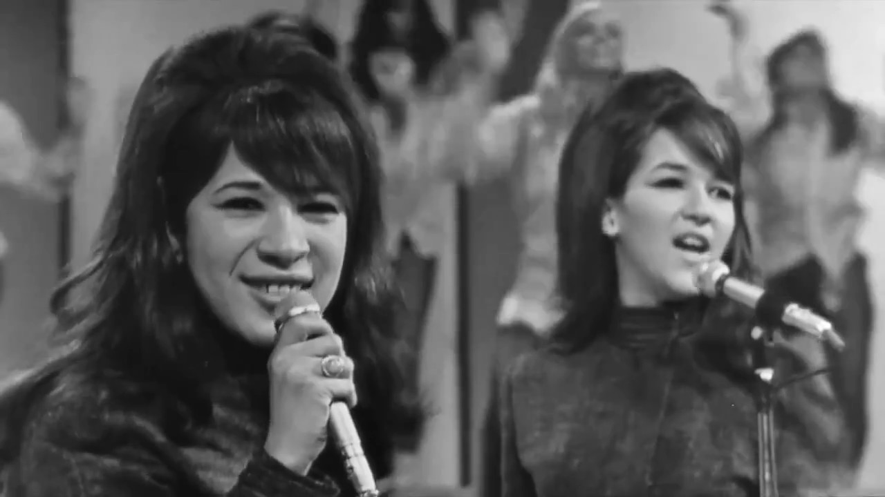 HD - The Ronettes - Be my Baby - YouTube
