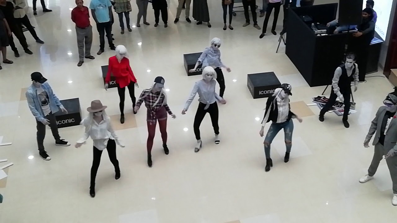 Iconic Robotic Dance - YouTube