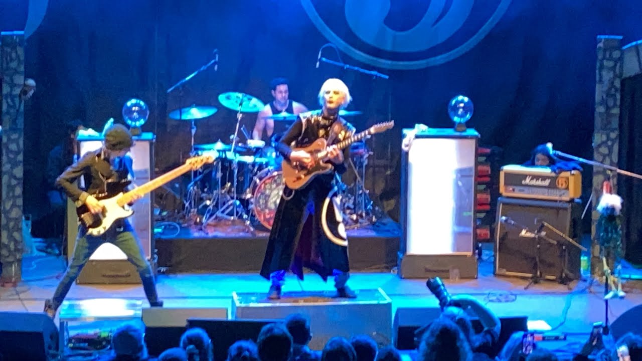 John 5 live with epic 5 minute solo, May 2022 - YouTube