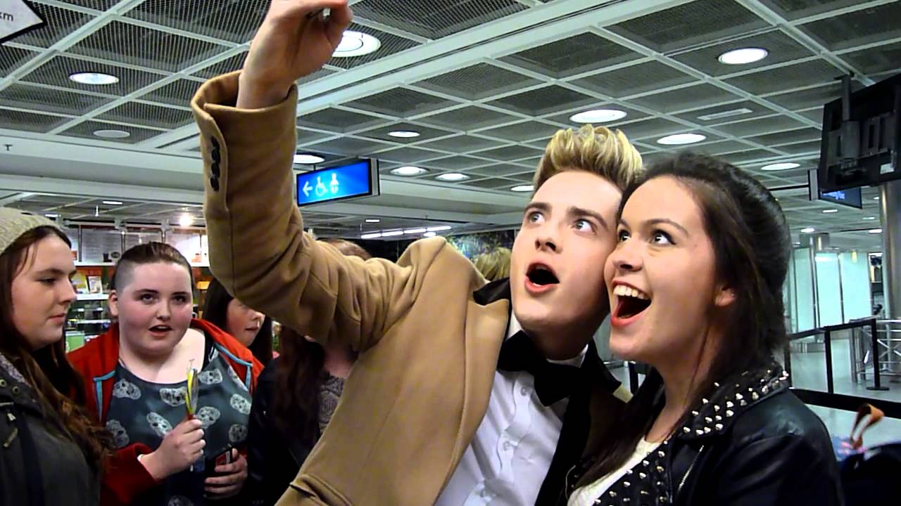 JEDWARD With Fans in Dublin Airport - 1/11/13 - YouTube