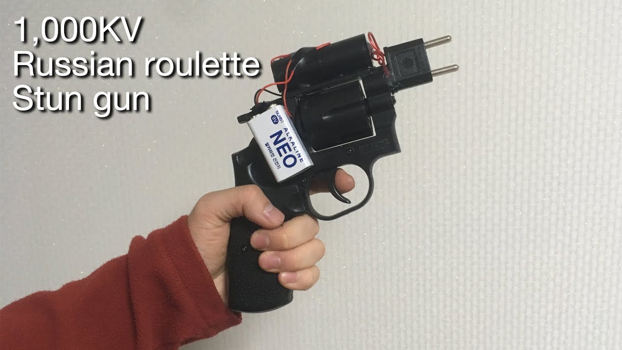 100만볼트로 즐기는 러시안룰렛 게임 1000KV Russian roulette stun gun - YouTube