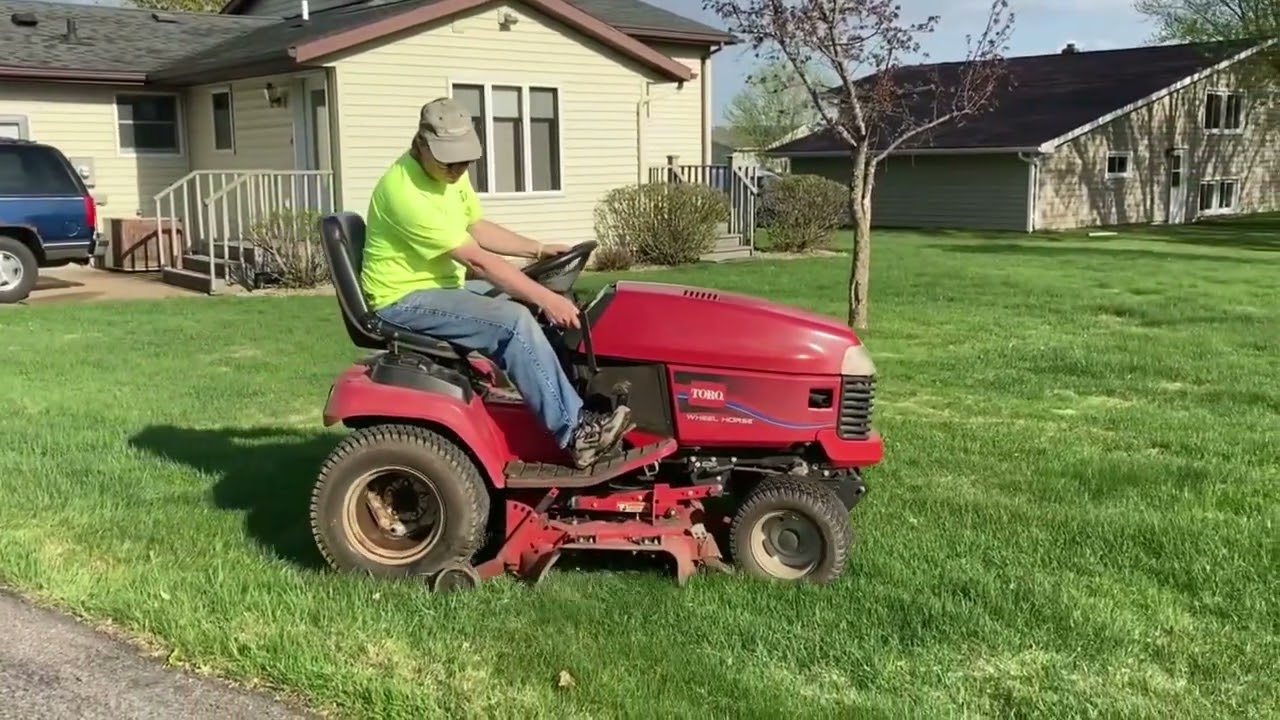 Toro Lawn Tractor with Mower Deck 520Lxi Lot 282 - YouTube