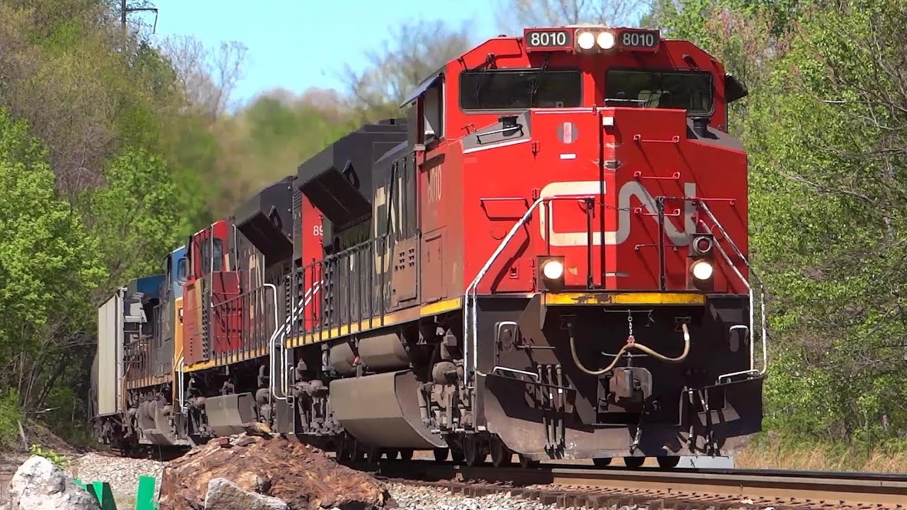 Screaming EMD 710 Engines (CN SD70M-2s) Bring Loaded CSX Can Train up ...