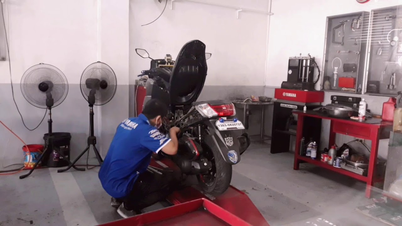 REPLACING THE ENGINE SUPPORT FOR Nmax V1 - YouTube