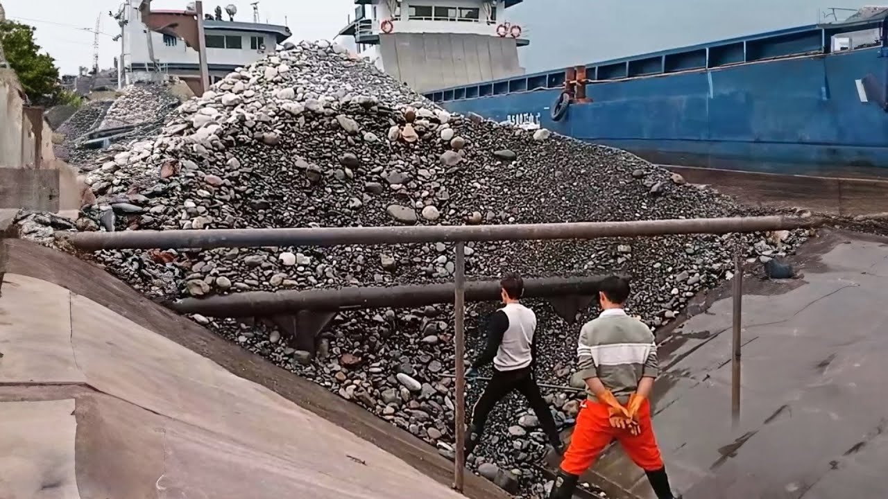 Barge Unloading 3500 Tons Of Gravels Relaxing Video YouTube barge-unloading-3500-tons-of-gravels-relaxing-video-youtube