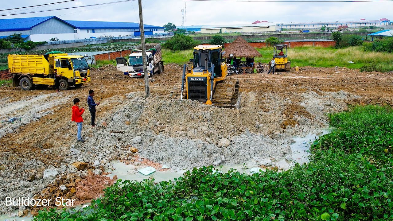 Strong Powerful SHANTUI DH17C2 Dozer Start Pushing Soil New Project ...