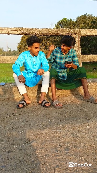 এইভাবেই বন্ধুকে বাশ দিতে হয়!🙂😆#shorts #trending #comedy - YouTube