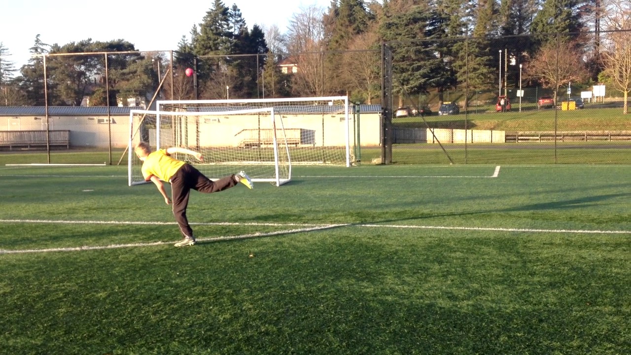 TEKZ PRACTICE FREE KICKS!! - YouTube