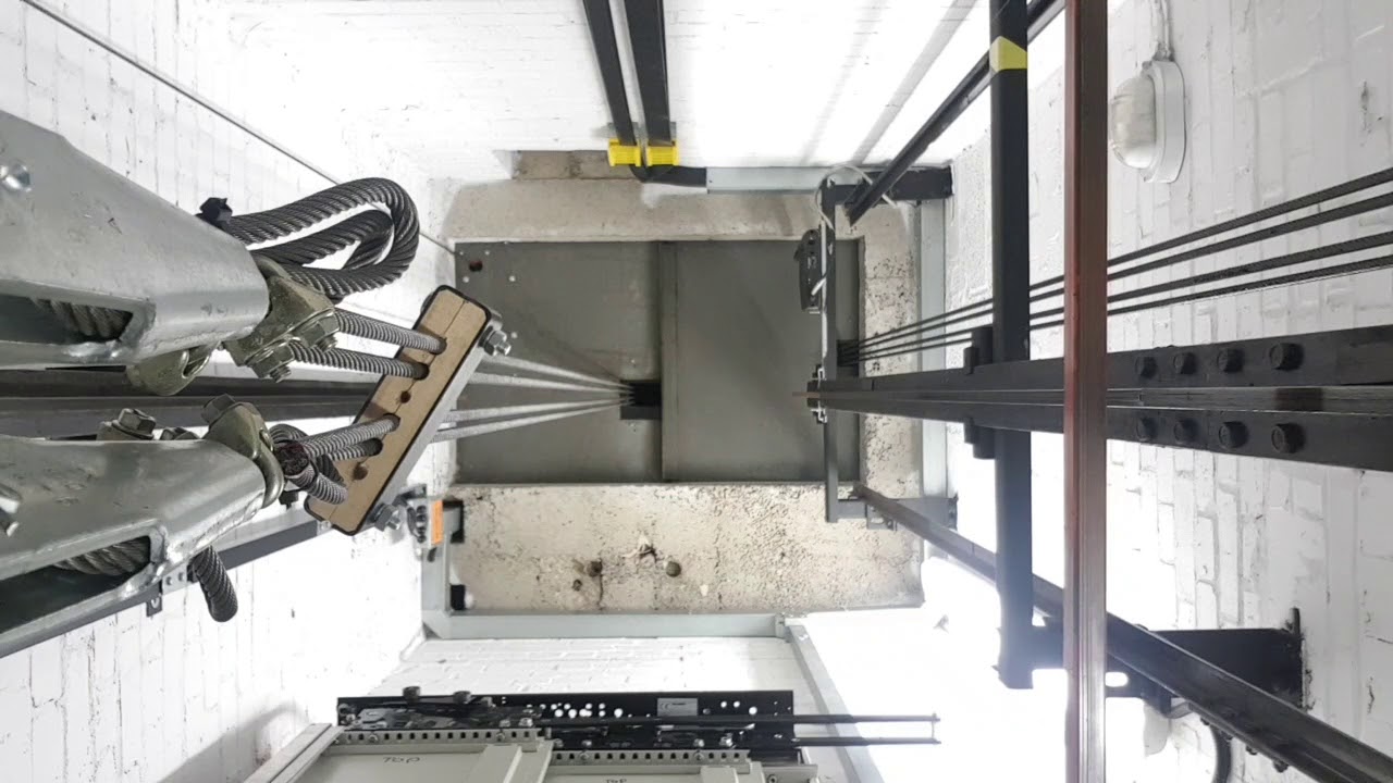 Camera on a moving lift - YouTube