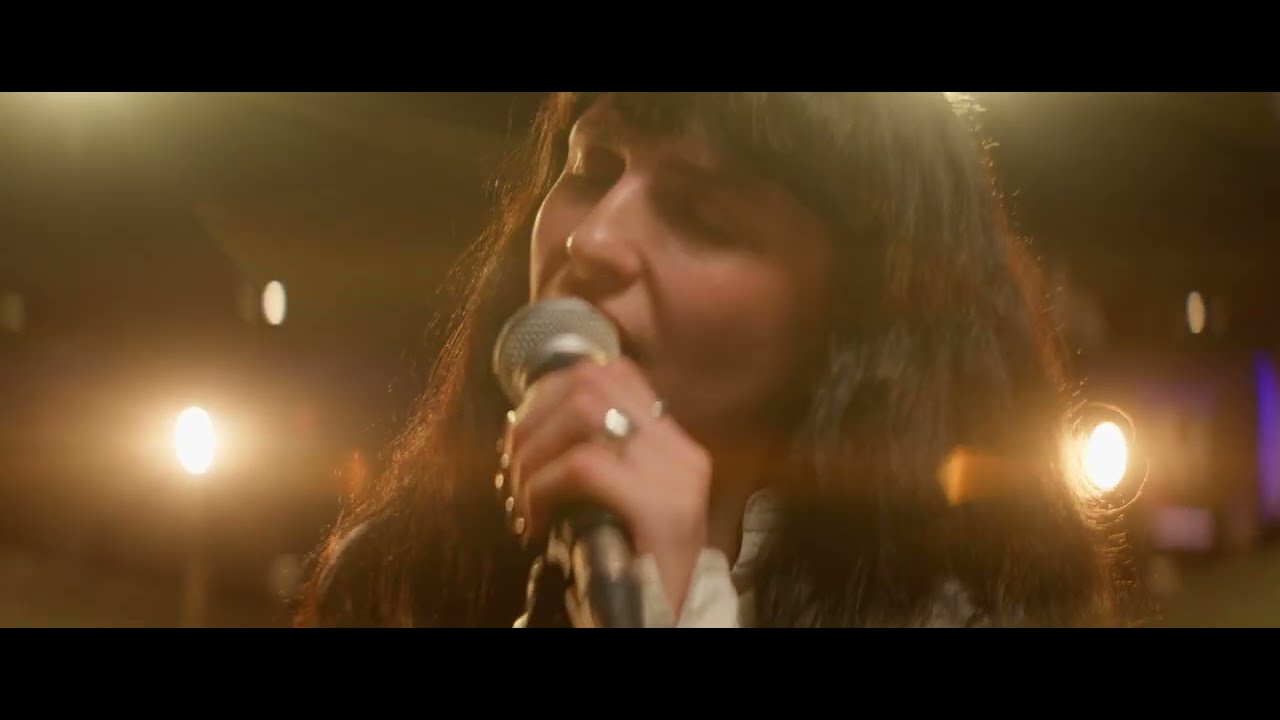 Lucia & The Best Boys - Downtown Lights (The Blue Nile cover) - YouTube