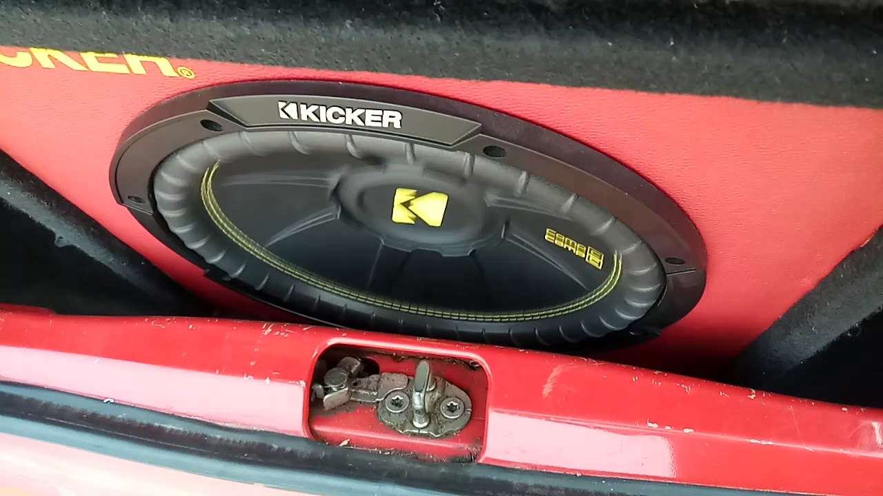 Kicker comp c 300rms svc bass i love you - YouTube