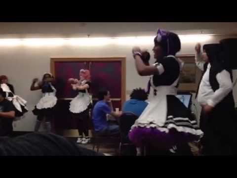 Dancing at Maid Cafe (Comicon 2013) - YouTube