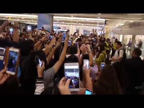 Gfriend crazy arrival at Singapore Changi Airport! | Gfriend L.O.L Showcase Singapore 2016