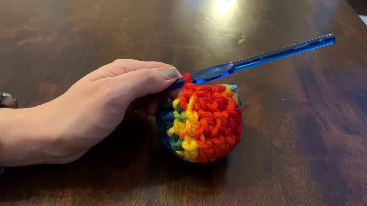 Beginner Crochet 9 - Amigurumi/Invisible decrease - YouTube