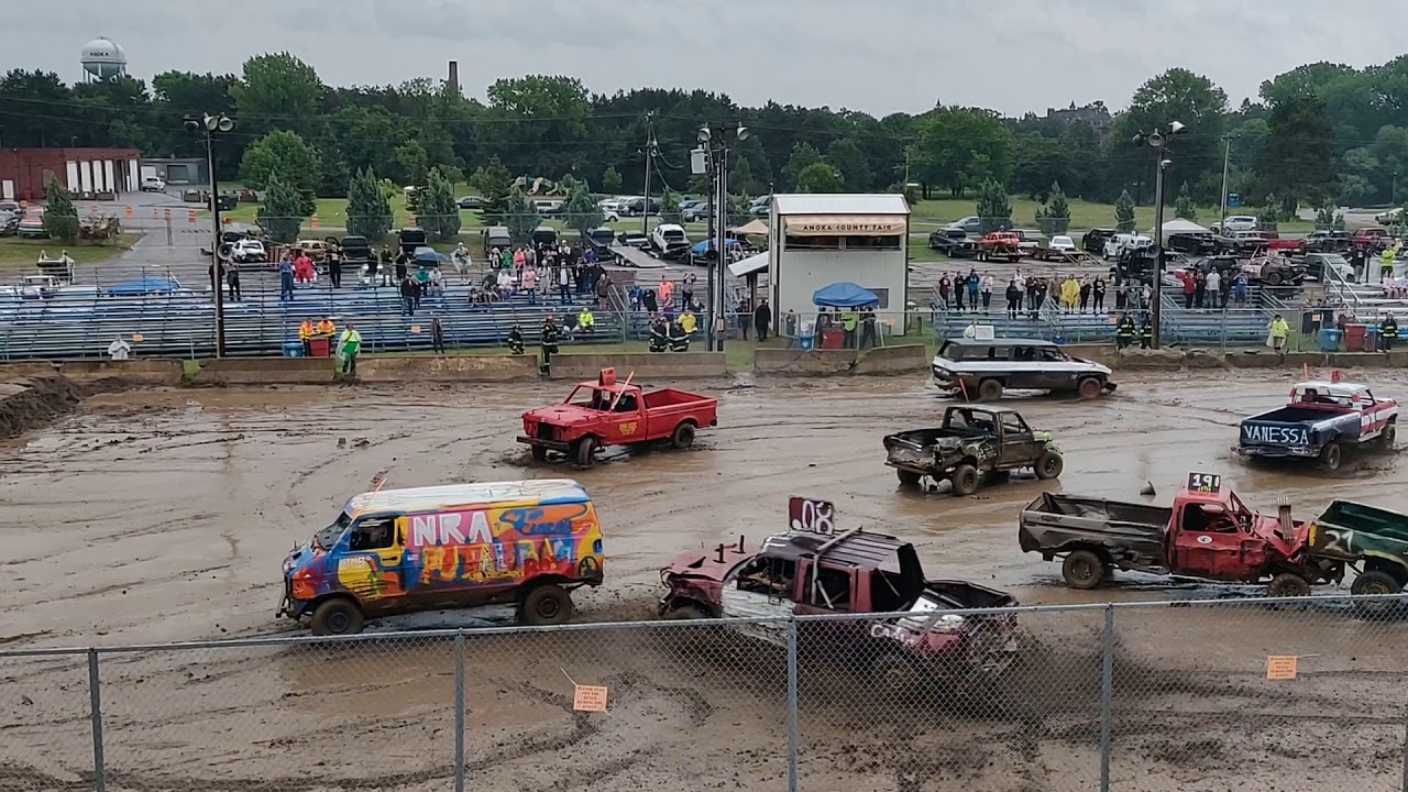 Anoka County Fair demolition derby start 2019 - YouTube