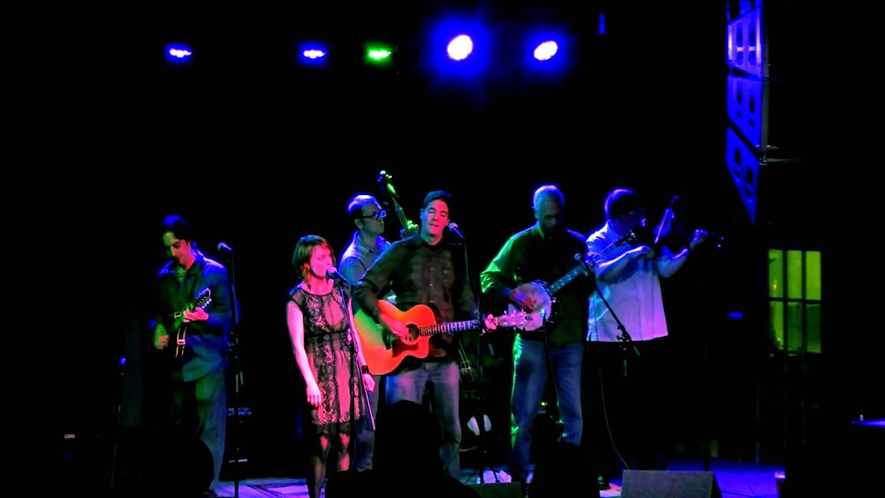 Hollertown plays Dusty Boxcar Walls - YouTube