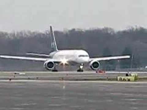 EOS Airlines 757 Take Off - YouTube