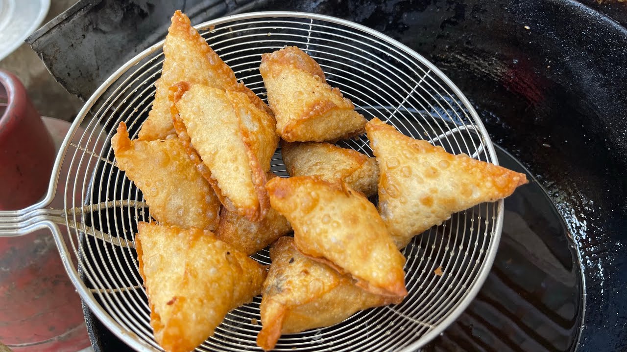 Let’s enjoy Afghan foods | Potatos Fritters | Chips | بهترینې پکوړې چپس ...
