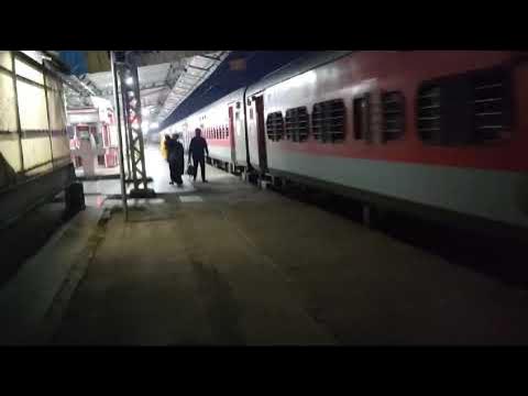 Arrival of 12715 | Hazur sahib nanded-Amritsar| Sachkhand SF express| at Lalitpur Jn| - YouTube