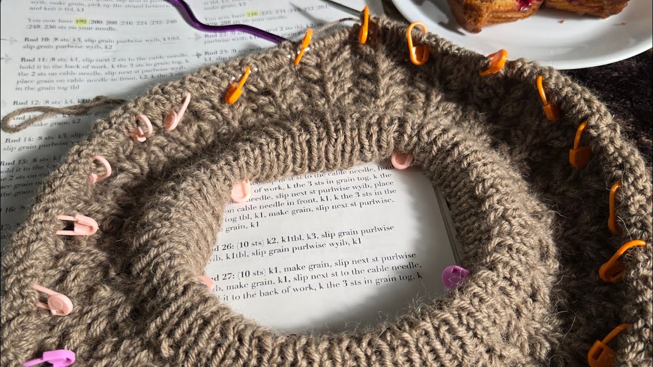 Field sweater Round 23 of 43 tutorial - YouTube