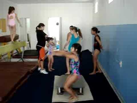 Tatá - salto no espacat/ split jump