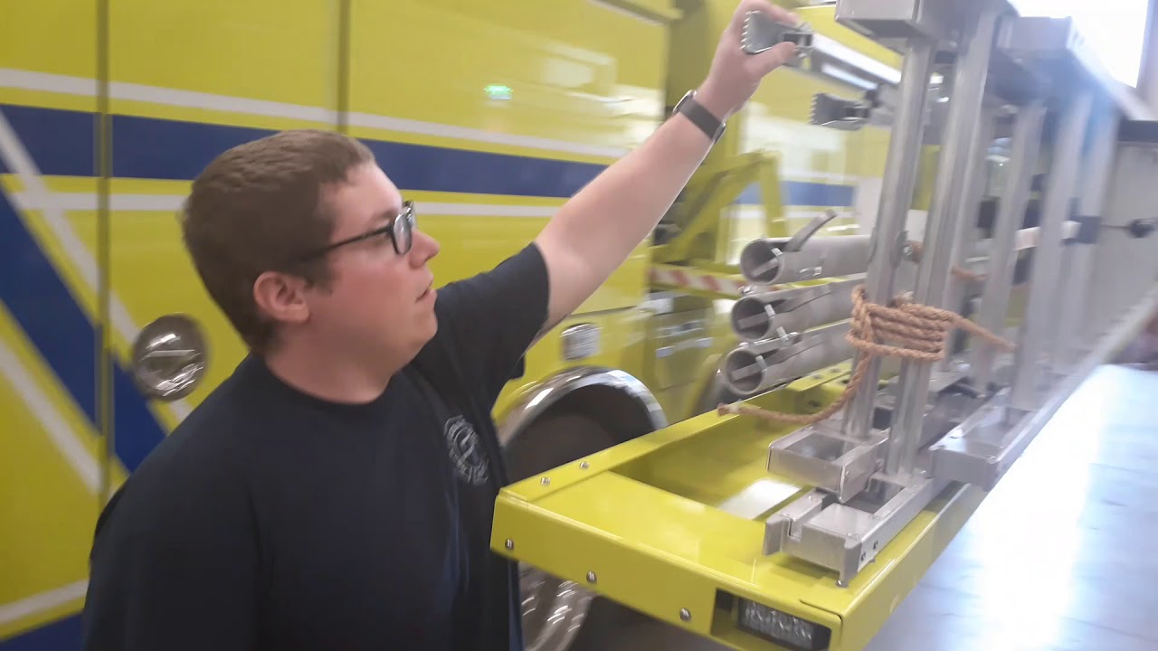 ENGINE 32 LADDER RACK PT 1 - YouTube
