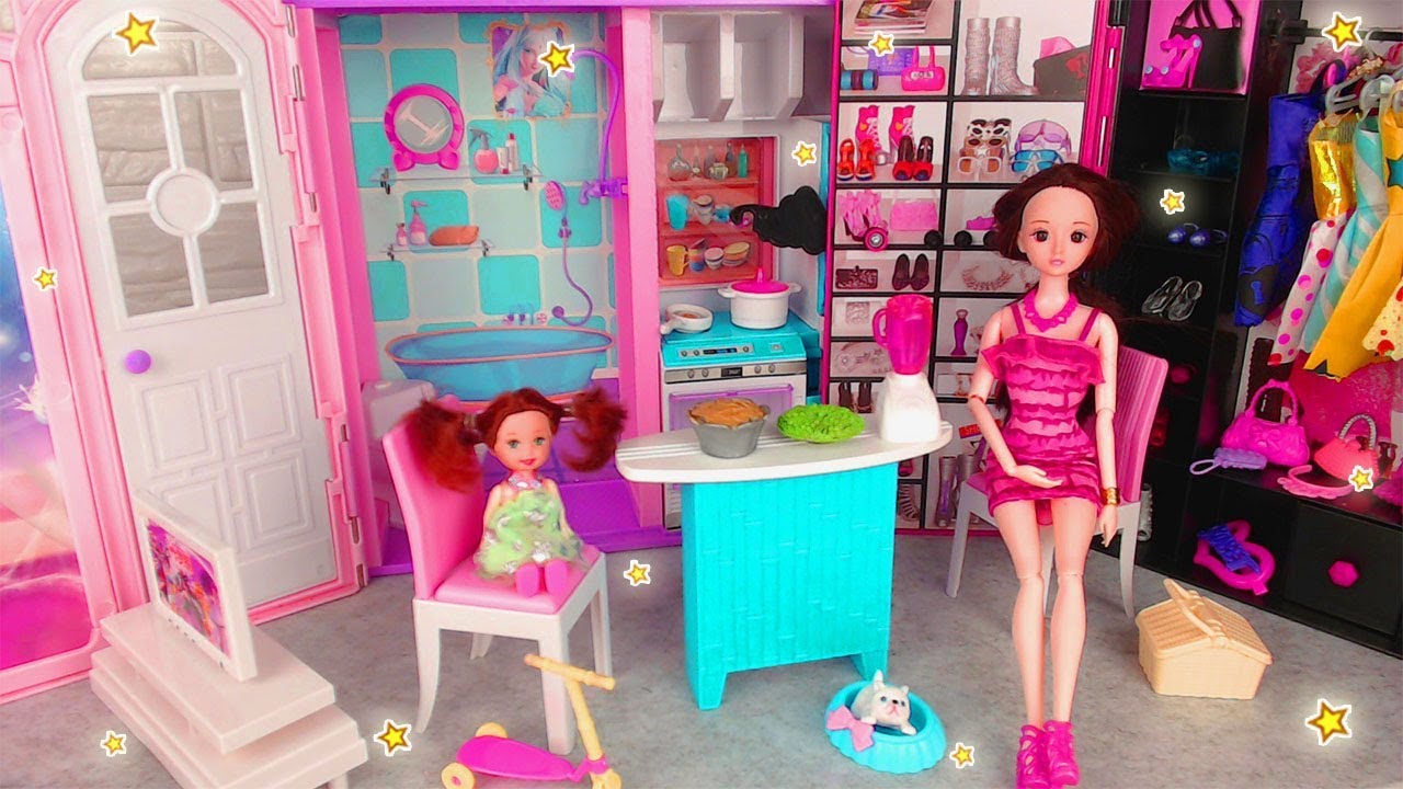Barbie doll toys, help Barbie tidy up Barbie's room, Barbie choose the ...