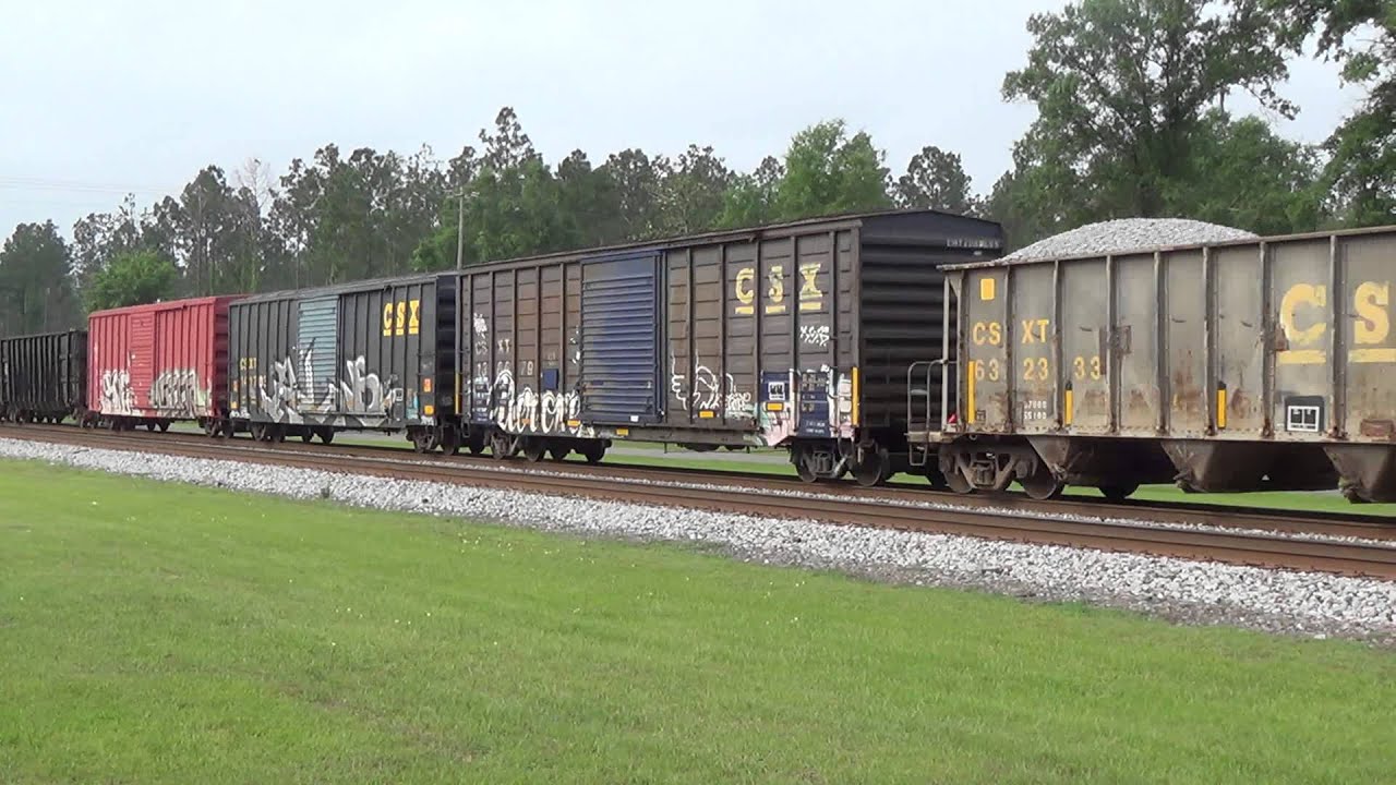 CSX 7737 and CSX 7692 Lead the CSX Q453 at Folkston - YouTube