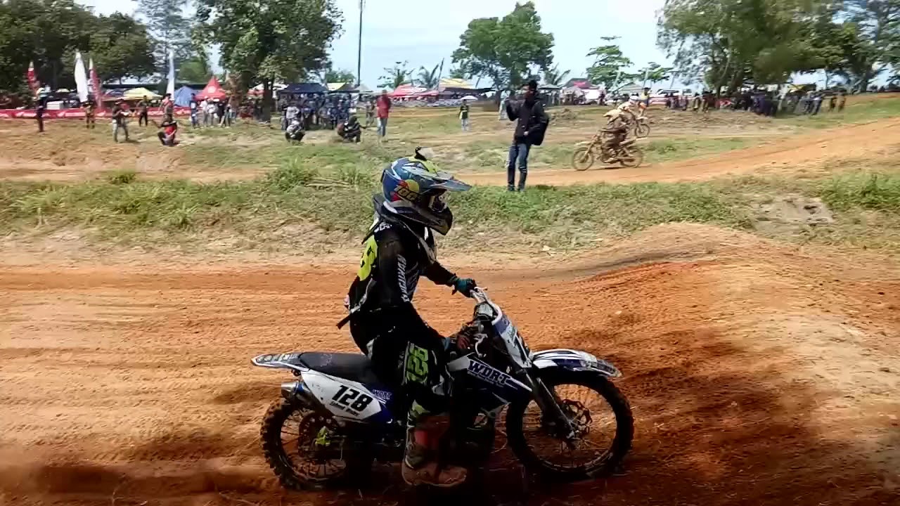 Grasstrack sirkuit palm beach pantai pasir panjang singkawang ...