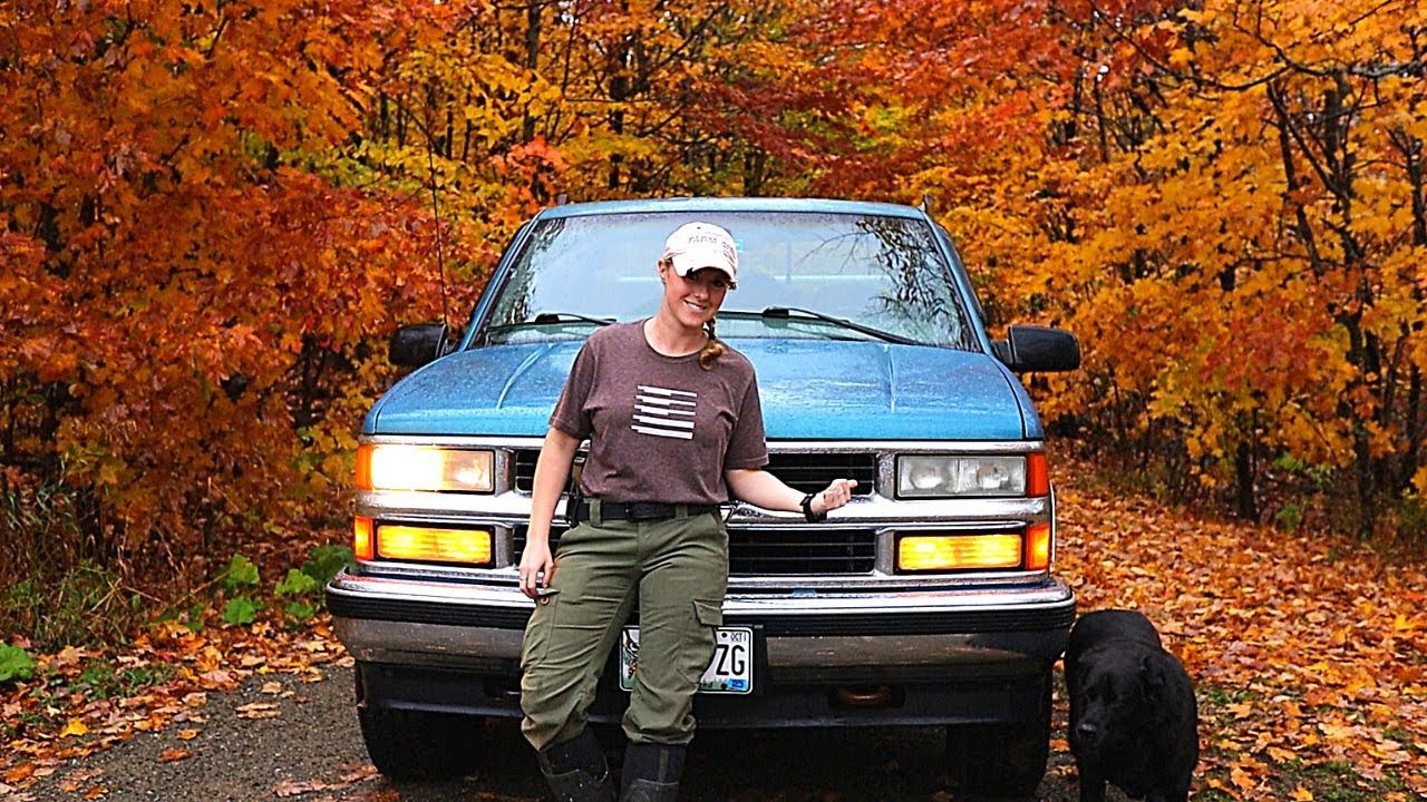 How To Change Headlight Bulb | '98 Silverado - YouTube