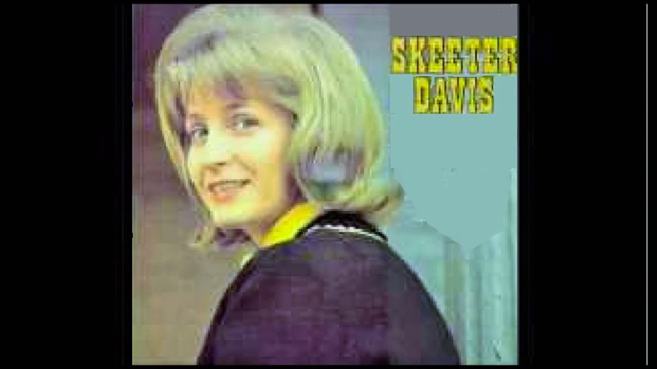 SEND ME THE PILLOW YOU DREAM ON … SINGER, SKEETER DAVIS (1965) - YouTube