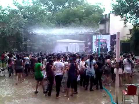 FRESHERS RAIN DANCE PARTY IN INSTUTE OF HOME ECONMICS - YouTube