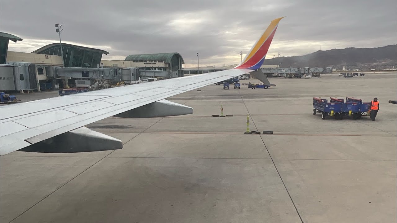 [4k] - night overcast landing - southwest - B737-8H4 - HOU - N8649A ...