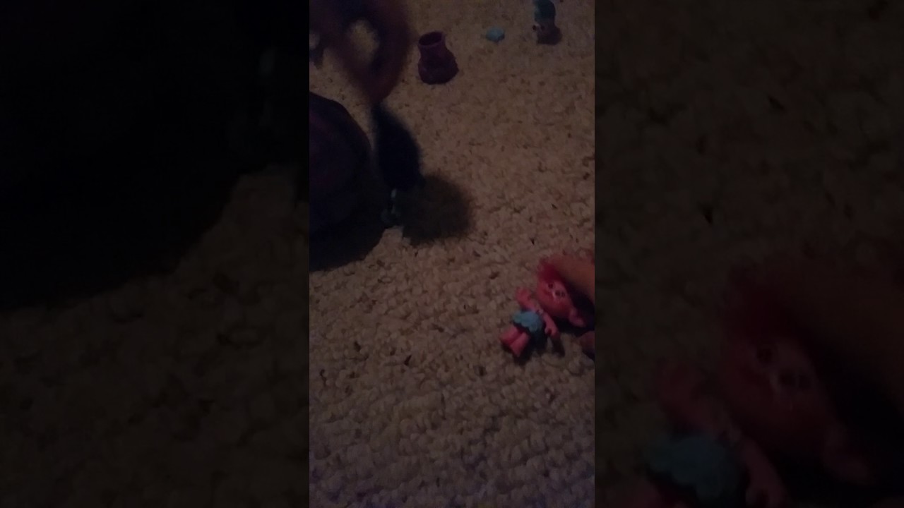 Poppy and branch kiss for the first time - YouTube