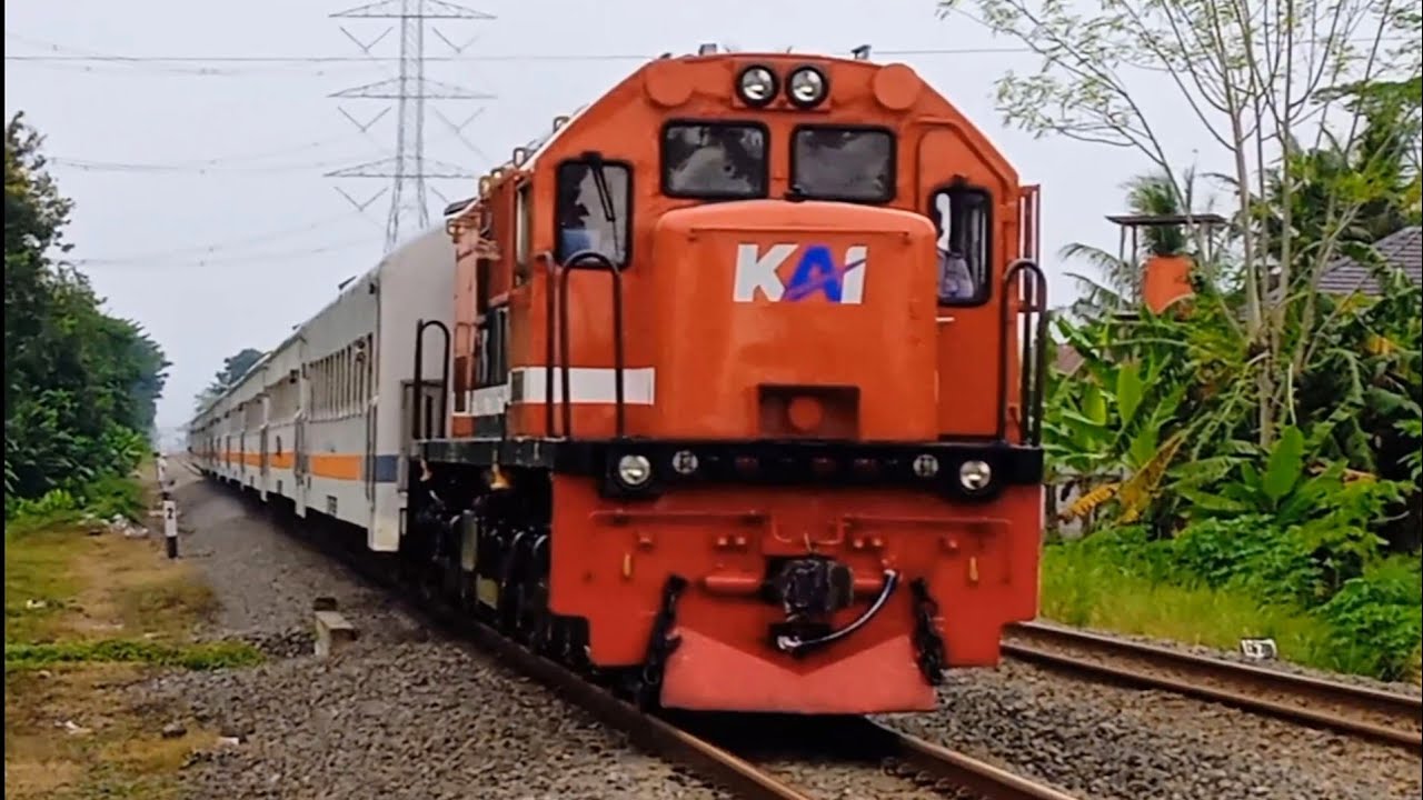 Momen KA Bengawan ditarik lokomotif RnB CC 201 83 46 JR di JPL baru ...