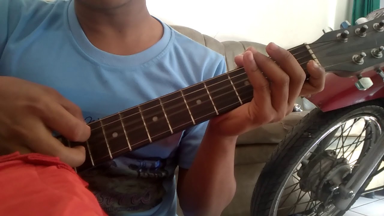 Memetik gitar Ipang tentang cinta dengan mudah - YouTube