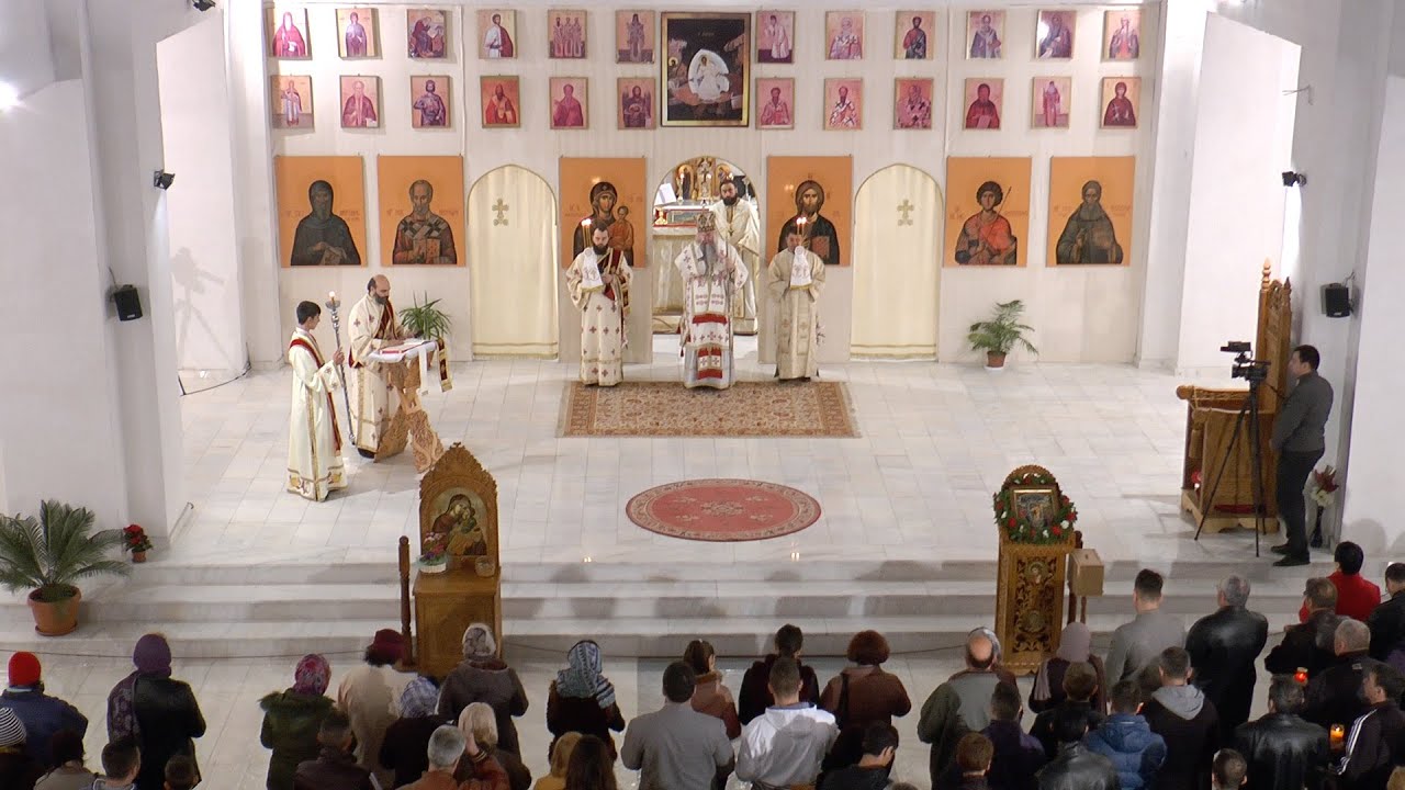 Slujba de Inviere la Catedrala Episcopala din Drobeta Turnu Severin ...