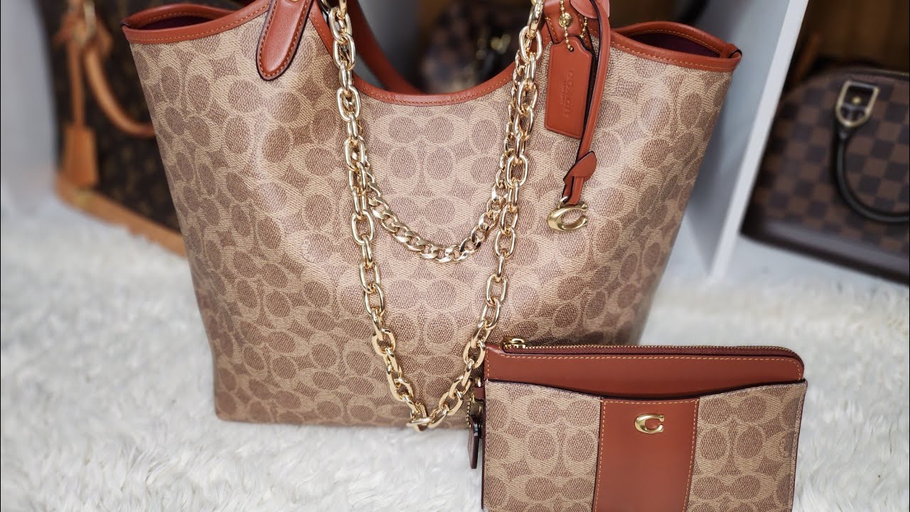BAGTOBER: WHAT'S IN MY BAG COACH DAY TOTE - YouTube