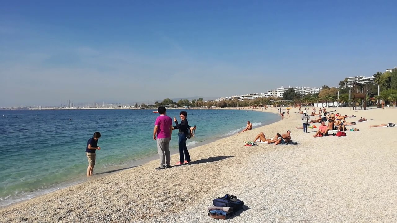 Καλοκαίρι θυμίζουν οι παραλίες στα νότια προάστια - YouTube