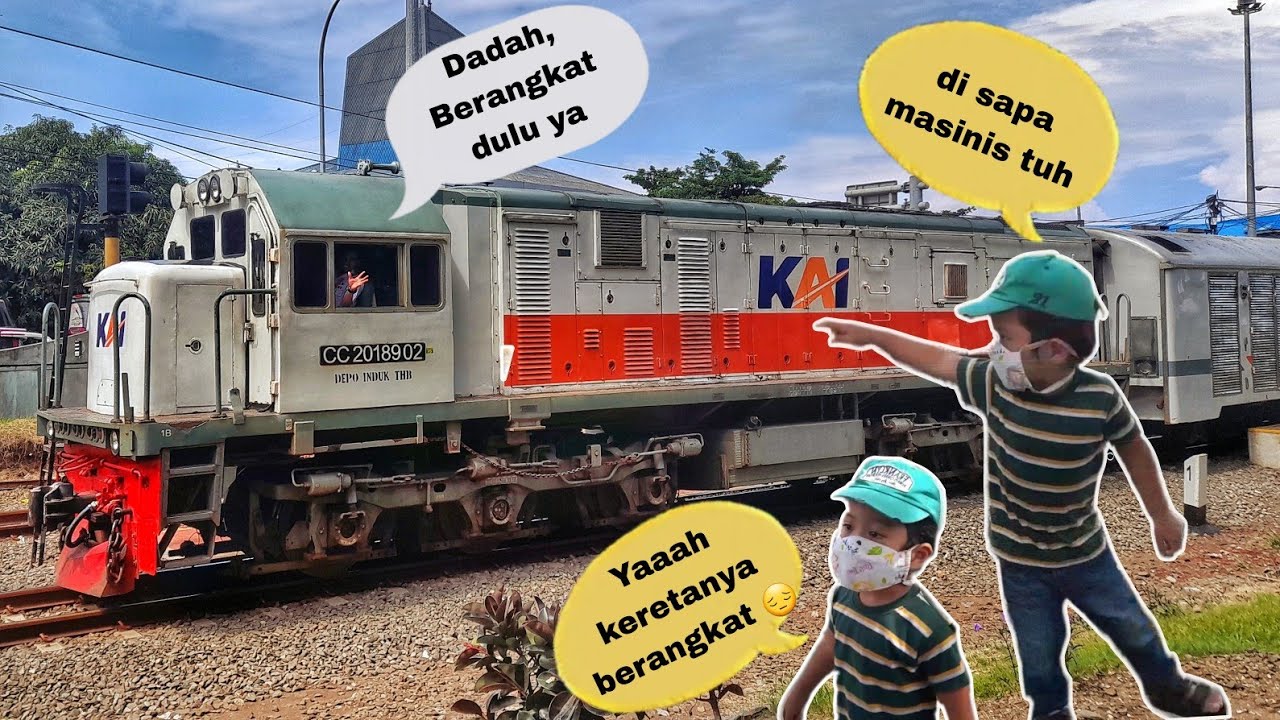 LANGSIRAN DAN Keberangkatan KA Lokal Merak 425 di Stasiun Merak - YouTube