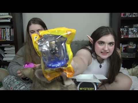 Courtney & Abby Open Mystery Box 1