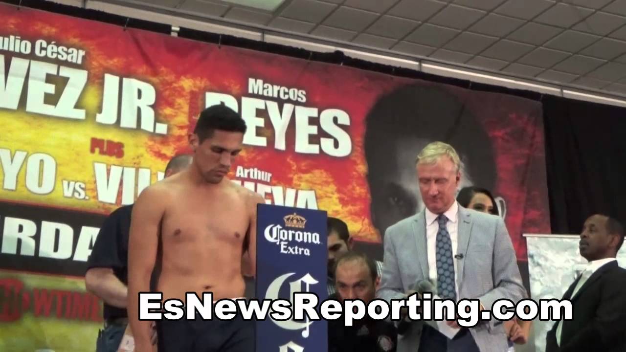 julio cesar chavez jr vs el dorado reyes weigh in and faceoff EsNews ...