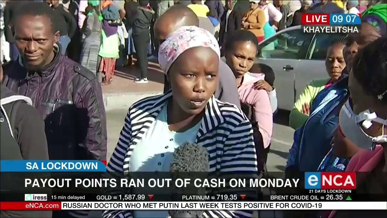 SA Lockdown: Long queues as all social grants are paid today - YouTube