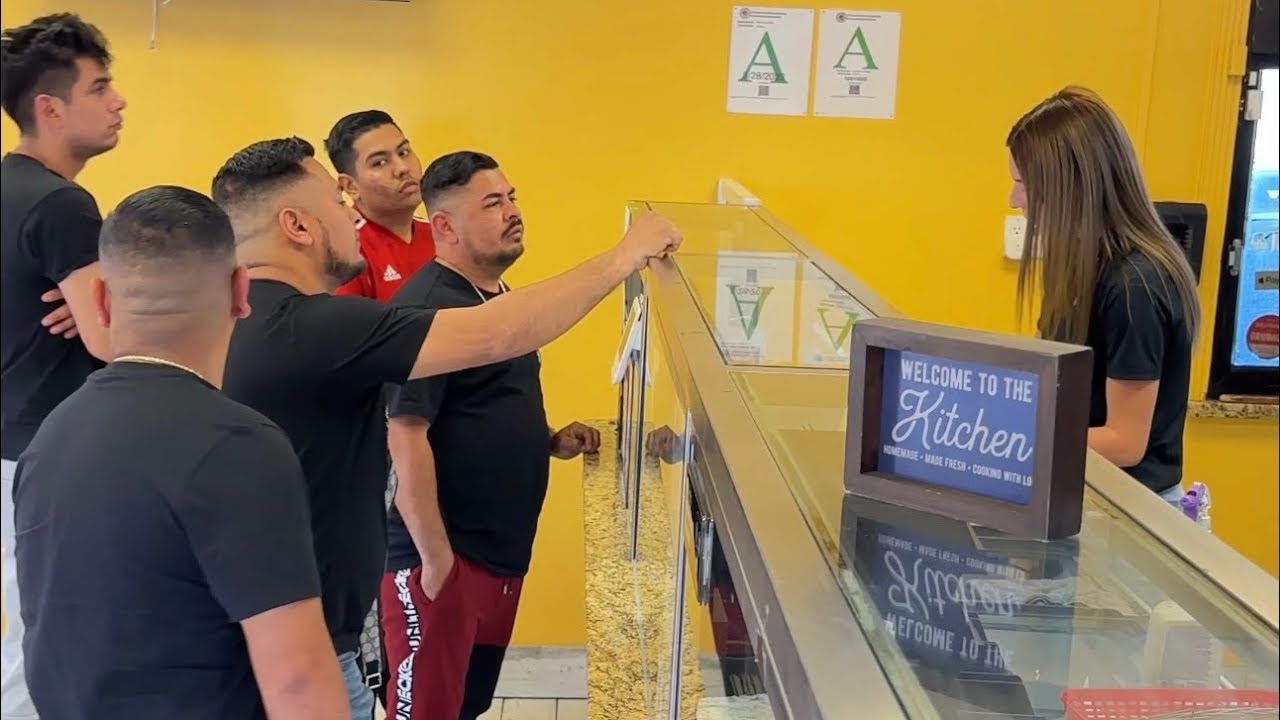 Cargando pilas para la tocada d esta noche en el club Silverado d ...